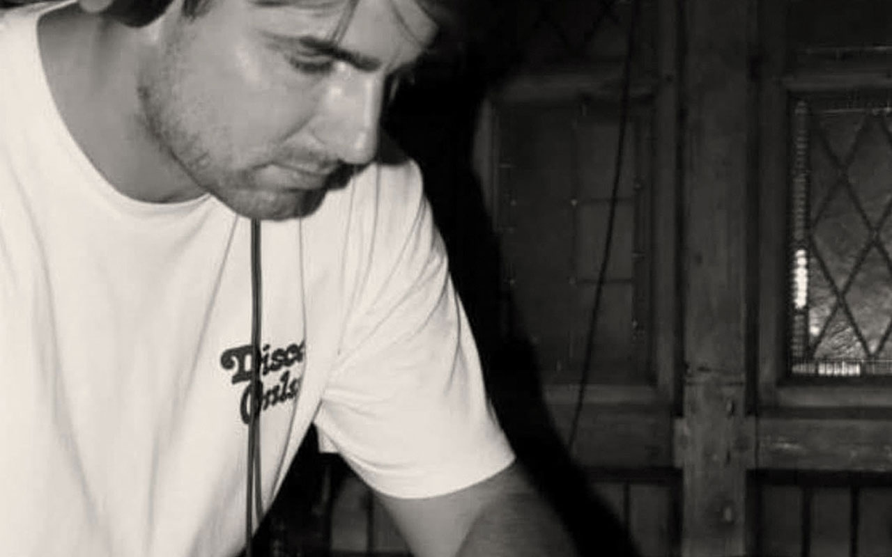 Logas - Totally Wired Radio